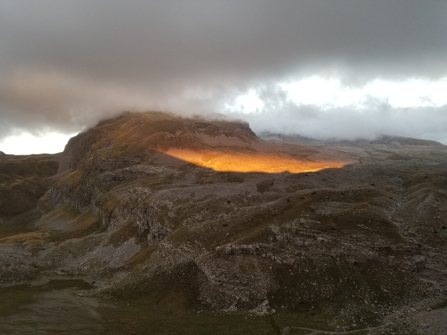 Hiking trail in Mt. Tymfi from Micro Papigo to Astraki and Gamila